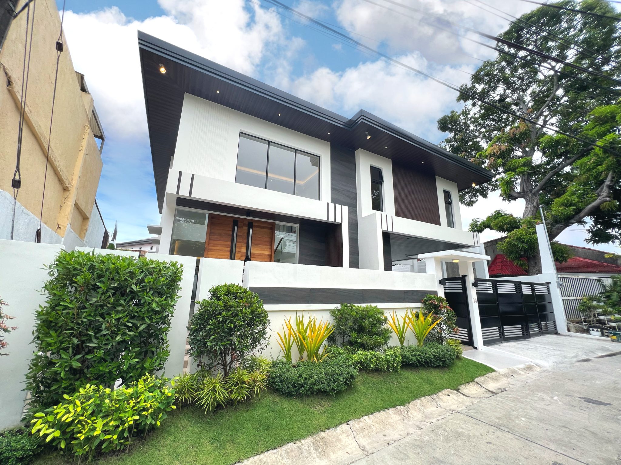House And Lot For Sale In BF Paranaque | Presello